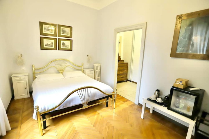 Refined And Romantic Villa Located On Lake Ghirla In The Province Of Varese - Varese