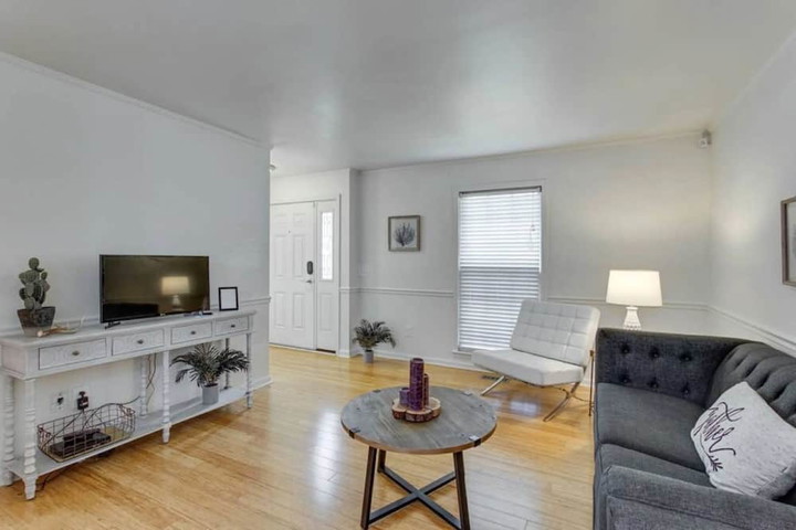 Sunset Duplex 2 - Cozy 2-bedroom, Pet Friendly With Fenced Yard In Murfreesboro! - Murfreesboro, TN