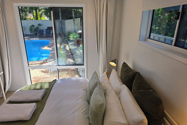 Entire Private Pool House | 2 Ensuites | Near Mooloolaba Alex | Sleeps 5 - Sunshine Coast