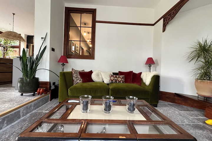 Unique London Family-sized Home With Stunning Natural Pool - Chingford