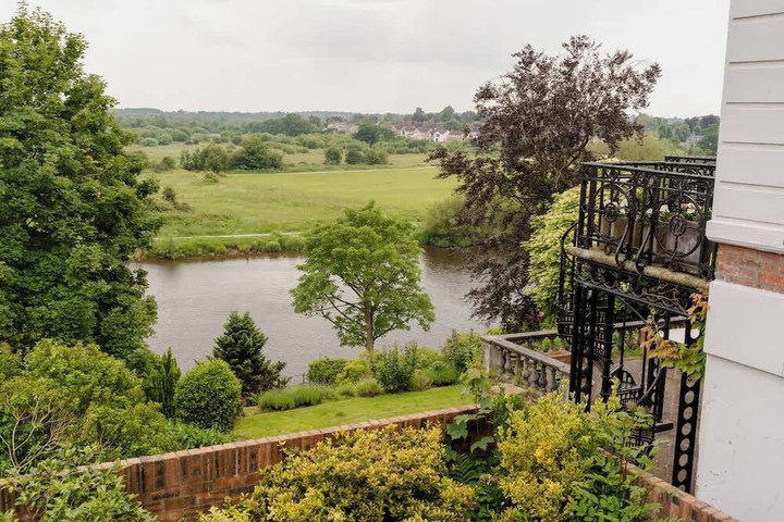 Enjoy River Views With Your Coffee! Walk To Town - Chester