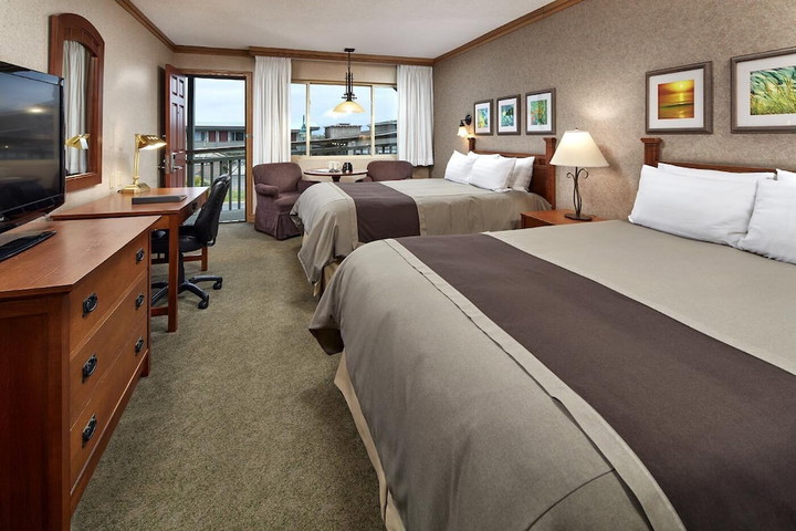 Coastal Stay Along Highway 101 | Beach Retreat W/ Heated Pools - San Simeón, CA