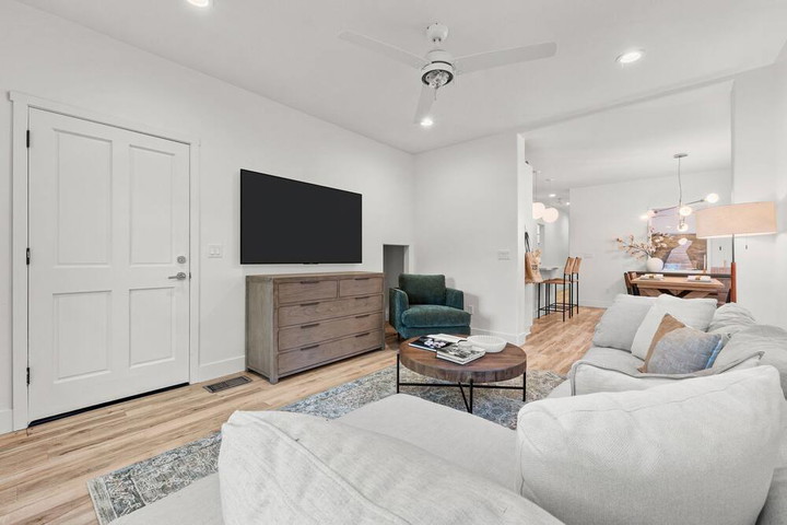 Tranquil Midtown Haven With Tree-lined Charm - Sacramento, CA