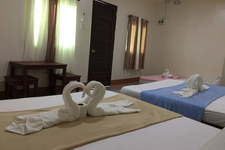 Junlyn Apartelle Family Room For 7 To 8 - Panglao