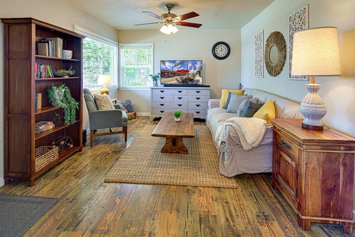 Rhubarb Cottage - Entire House Dog Friendly! - Redmond, OR