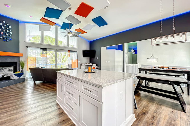 Amenity Paradise! Theater, Game-room, Mini Golf, Outdoor Bowling & Hot Tub! - Tarpon Springs, FL