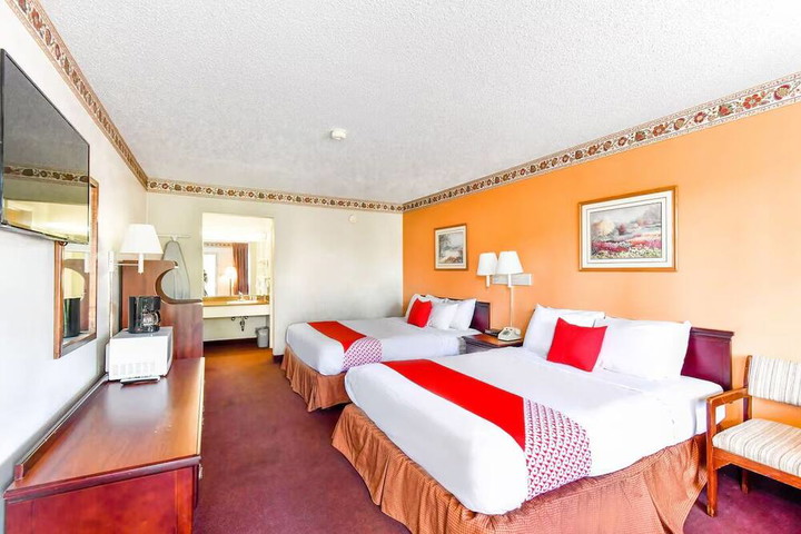 Peaceful Nights Await In 2 Double Rooms Near Jumbo Seafood - Tyler, TX
