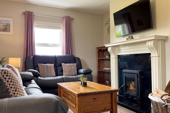 Hazelwood Cottage - A Bungalow That Sleeps 5 Guests In 3 Bedrooms - Doolin