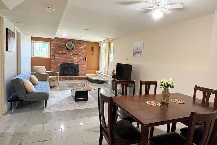 Spacious Private Guest Bedroom In Kamloops - Kamloops