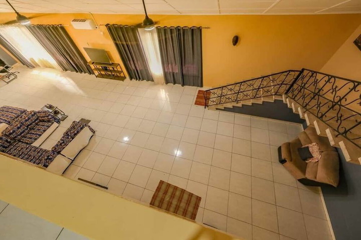 Monrovia Executive Home  - Fast Internet - Monrovia