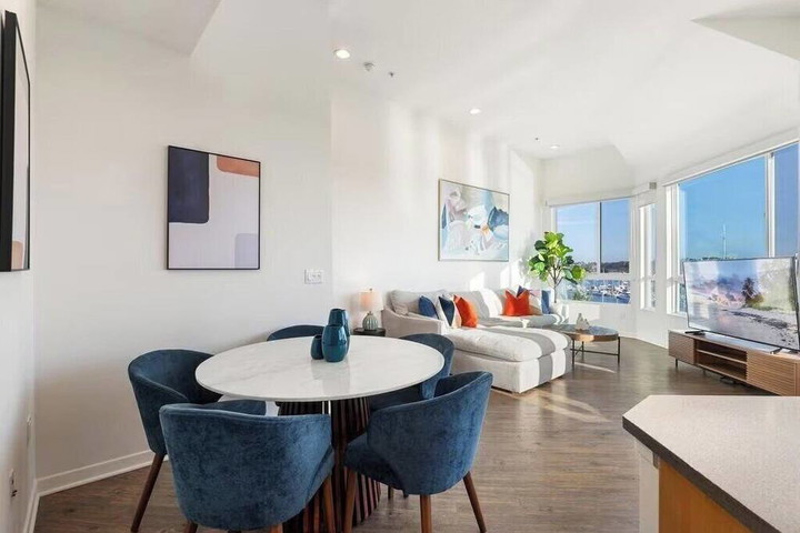 The Crystal' Penthouse Private Rooftop Full Marina Views, Pool, Gym Sauna & Gym - Marina del Rey, CA