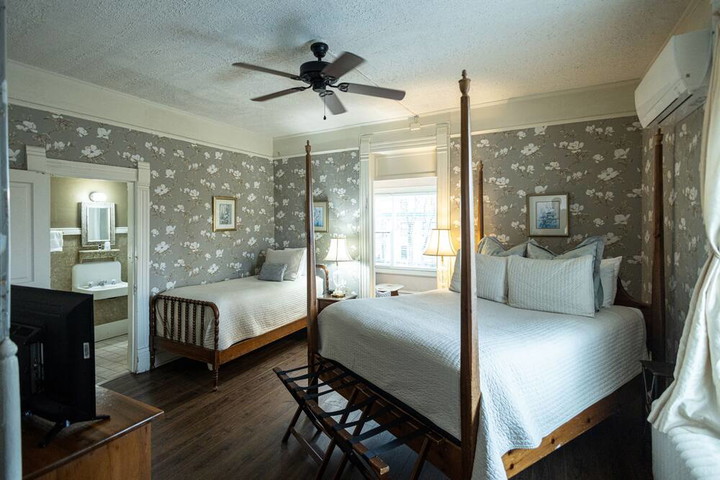 Find Genuine Southern Hospitality In Hendersonville At The 1898 Waverly Inn. - Hendersonville, NC