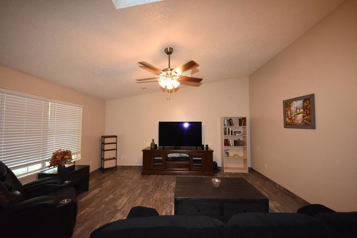 New Listing!! 2 Bed 2 Bath Duplex Retreat Pet Friendly! - Rogers, AR