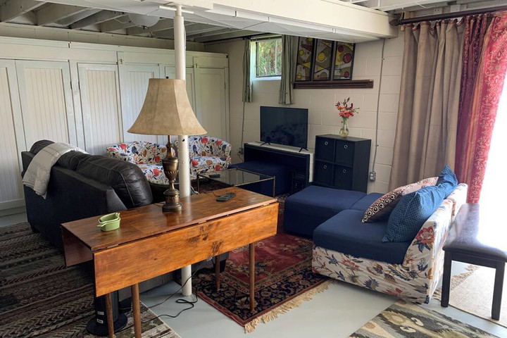 Fun & Funky! Stay In A Functioning Fine Art Archive--blocks From The Iu Campus. - Bloomington, IN
