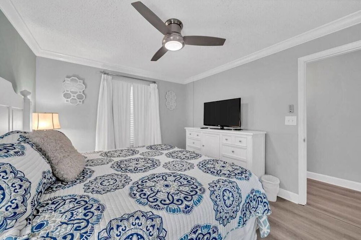 14th Floor Beachfront At Pelican, Stunning Ocean View, 3 Pools, Beach Chairs - Destin, FL