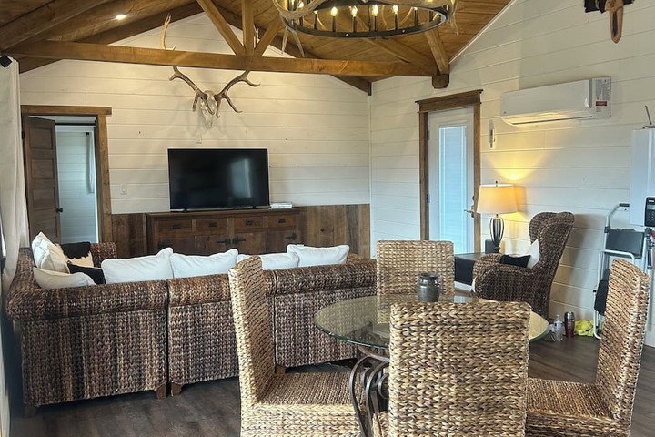 New Listing! Double Master Suites! Mountain Views On Yellowstone River Property - Wyoming