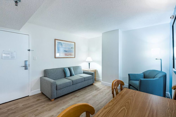 One Bedroom Condo With Marina View - Virginia