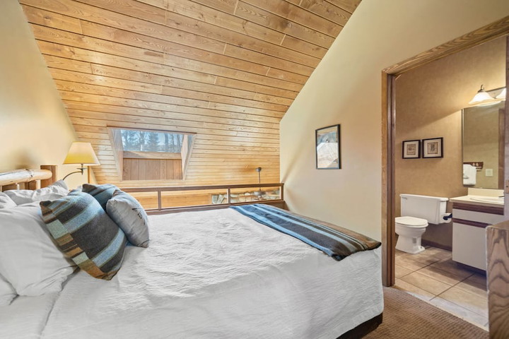 Lutsen Fall Basecamp - Trails + Views + Pool + Hot Tub - Lutsen, MN