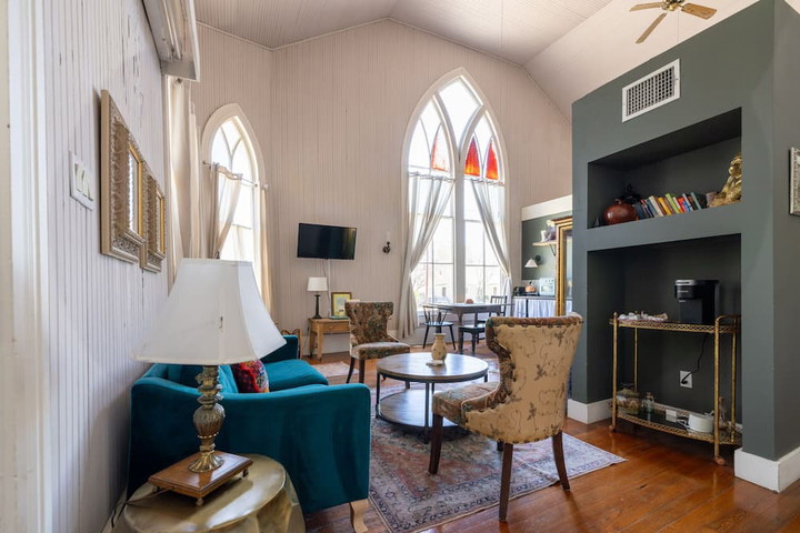 The Downtown Abbey- The Parlour - San Marcos