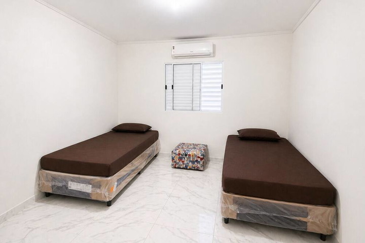 Casa Com Piscina E Churrasqueira A 100m Da Praia Perfeita Para Famílias - Praia Grande