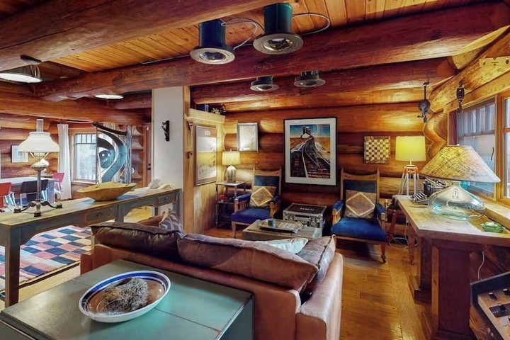 Unique 2br Mountainview - Wood Stove - Balcony - Snoqualmie, WA