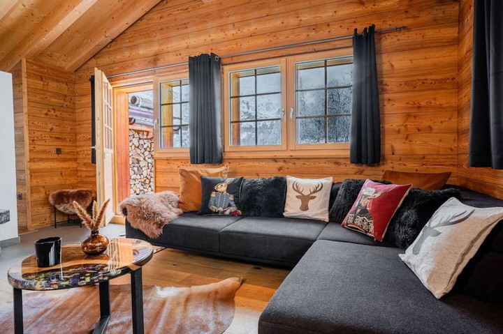 Luxury Alpine Chalet For 10 With Hot Tub & Ski-in Location In Zermatt - Zermatt