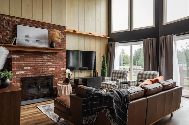Lakeside Escape W/hot Tub & King Bed Comfort - Alpena, MI