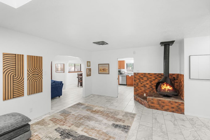 New! 5-bedroom Pet-friendly Retreat | Hot Tub | Backyard | Nintendo Switch - Santa Fe, NM