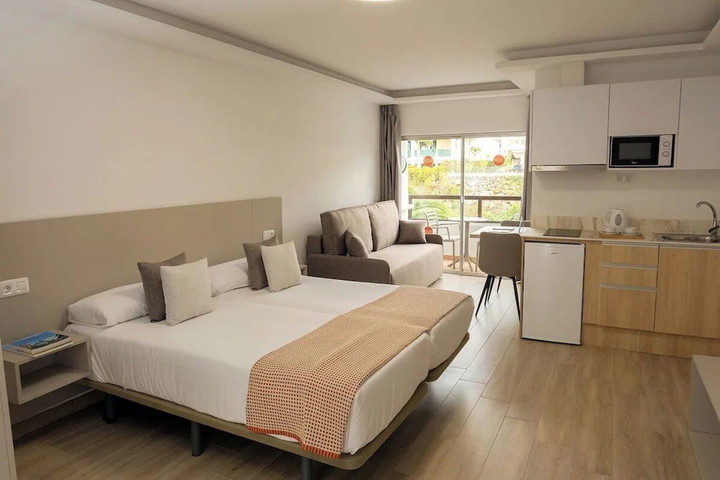 Peaceful Room W/ Kitchen, Rooftop Pool Access Just A Stroll From The Ocean! - Tenerife