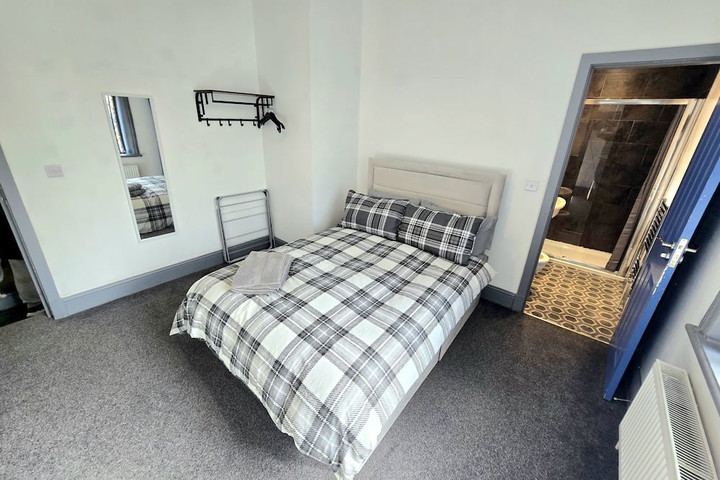 Triple Room-family-ensuite With Shower-room 3 - Todmorden