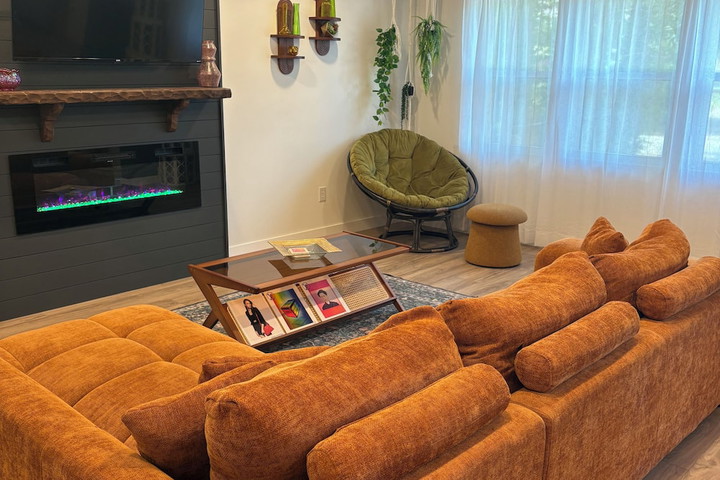 Spacious 4-bedroom House. Boutique Home. 10 Min To Fort Leonard Wood Gate! - Waynesville, MO