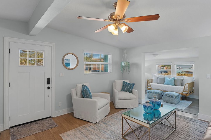 Sunshine Daydream Beach Bungalow. Walk To Beach! Great For Families! Firepit! - Jacksonville Beach, FL