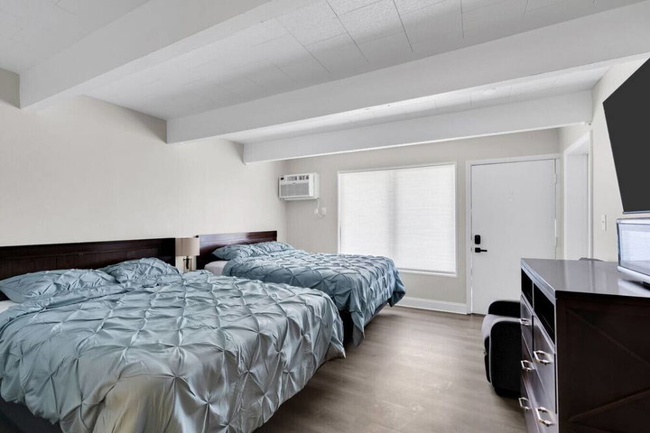 Jersey Shore Stay | 2 Beds, Free Parking, Pool - Jersey Shore, NJ