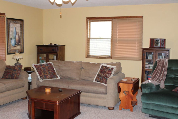 Private Country Setting.  Just 10 Minutes From Town - Marion, IL