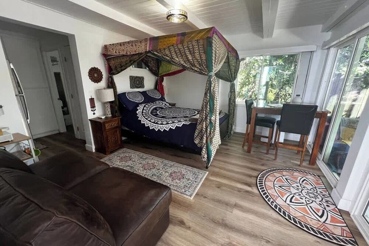 Two Room Garden Backyard: Zen Den + Farmhouse - Calabasas, CA