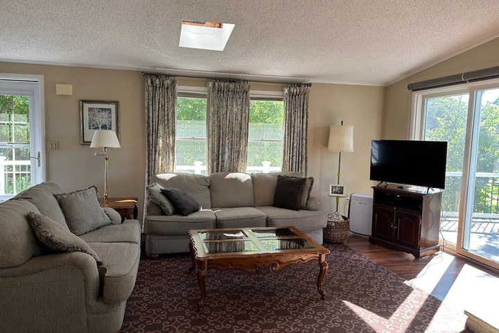 3 Bedroom Home W/ Lake And Mountain Views Near Skiing, And Cultural Attractions! - Pittsfield, MA
