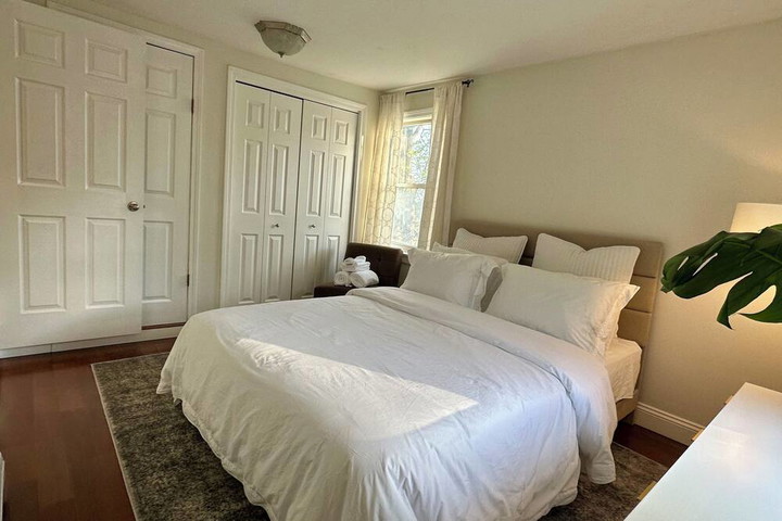 Charming Saratoga Springs Apartment - Perfect For Your Fall Getaway! - Saratoga Springs, NY