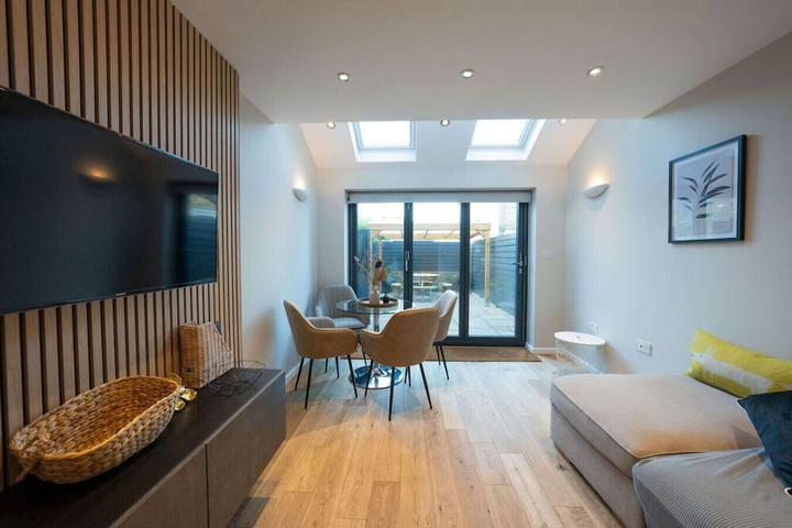 Fabulous 2 Bedroom Home - Cambridge