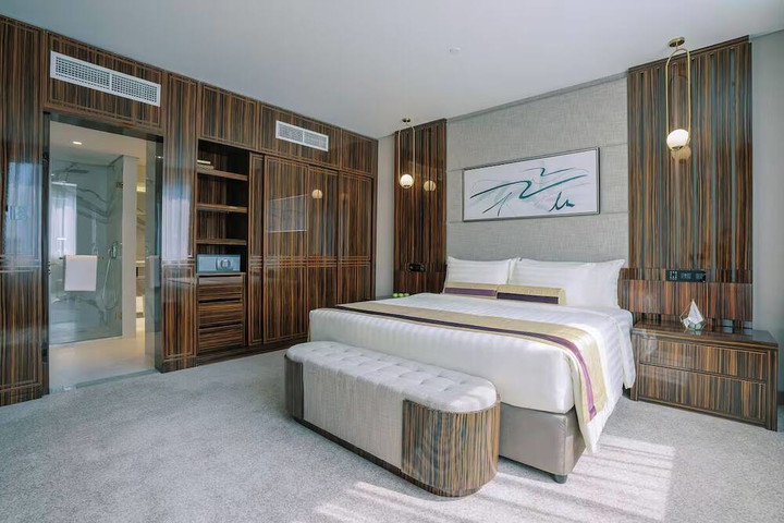 Upscale Escape At Khalidia Palace Hotel | Central Dubai Convenience - Dubai