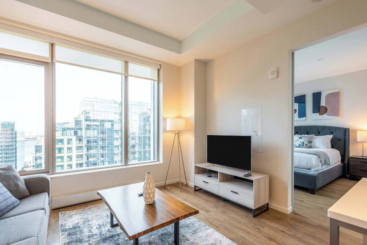 High End Apt Seaport With Pool - Boston, MA