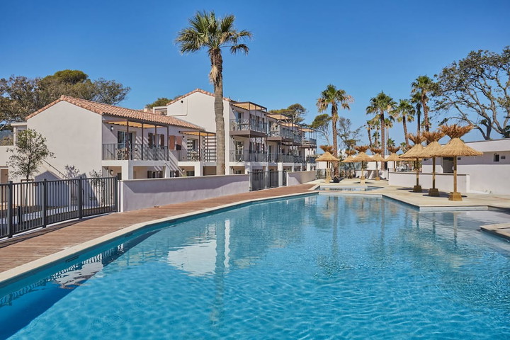 Charmant T3 + Accès Piscine | à 650m De La Plage - Île de Porquerolles
