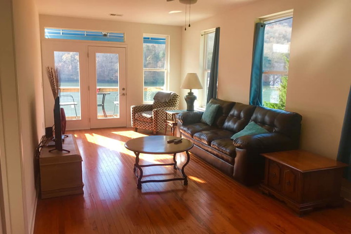 Waterfront Paradise- 10 Minutes From Downtown Chattanooga - Signal Mountain, TN