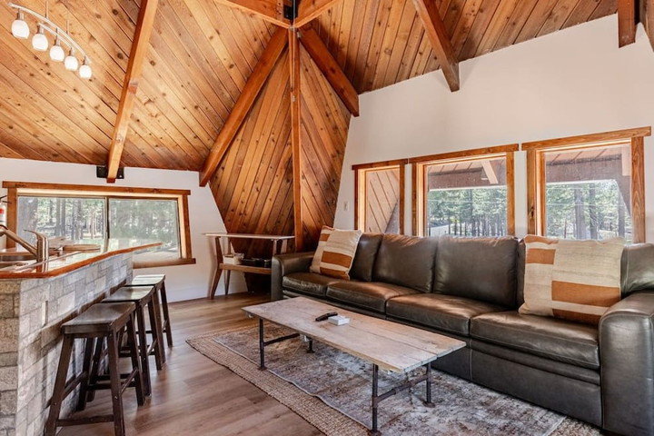 Treehouse  Across From The Village. Walkable To Gondola & Skiback Trail. - Mammoth Lakes, CA