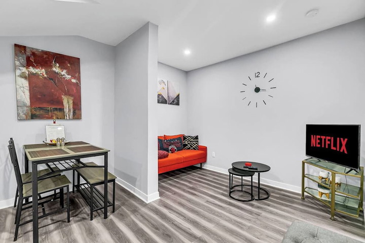 Modern & Private 1-bedroom Apartment - Windsor, ON, Canada