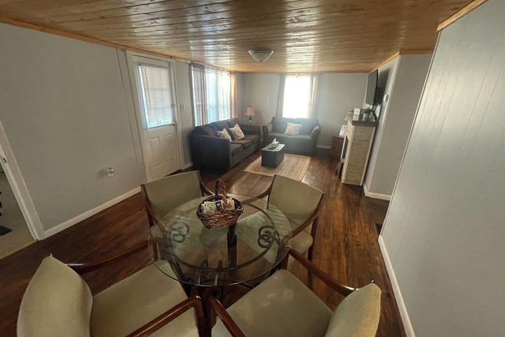 Downtown Apartment In The Heart Of Bryson City! Location, Location, Location! - Bryson City, NC