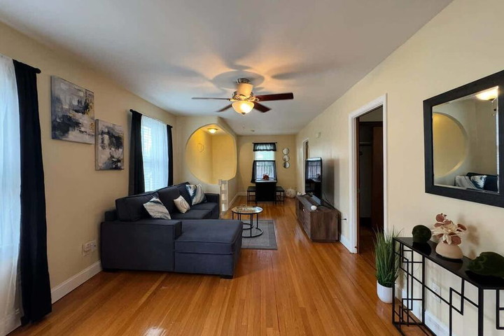 New Downtown Central Salem Retreat 2bd W/ Parking - Salem, MA
