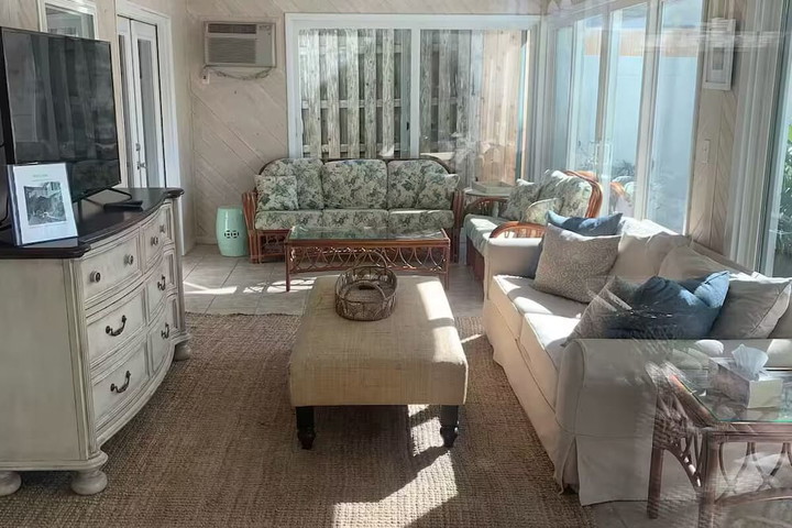 6-bedroom House, 2 Units-walk To Ocean, Heated Pool-long Term Available - Dewey Beach, DE