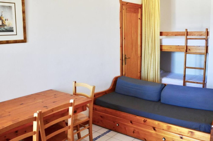 Le Residenze Buganvillea Is Situated On The North-west Coast Of Sardinia, About 1 Km From The Centre Of Alghero, On The Seafront In Front Of The Town Beach.alghero, Which Can Be Reached In A Few Minutes By Bicycle Or By Regular Bus Service, Has A Lively - Alghero