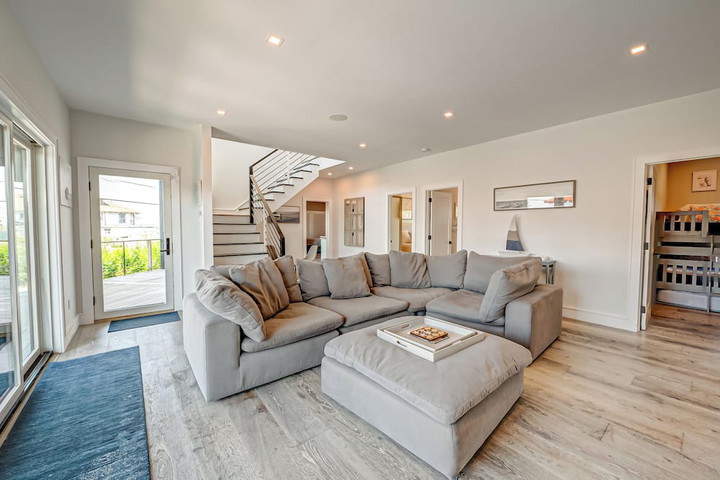 Fire Island White House - Ocean Bay Park  5 Bedroom Bayview Home - Sleeps 18! - Patchogue, NY