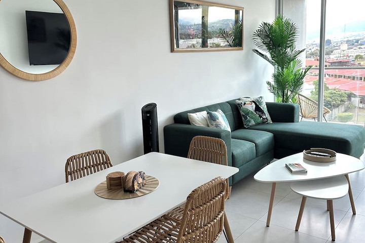 Cozy Centrally Located Condo W/ Mountain View, Pool, & Gym - San José